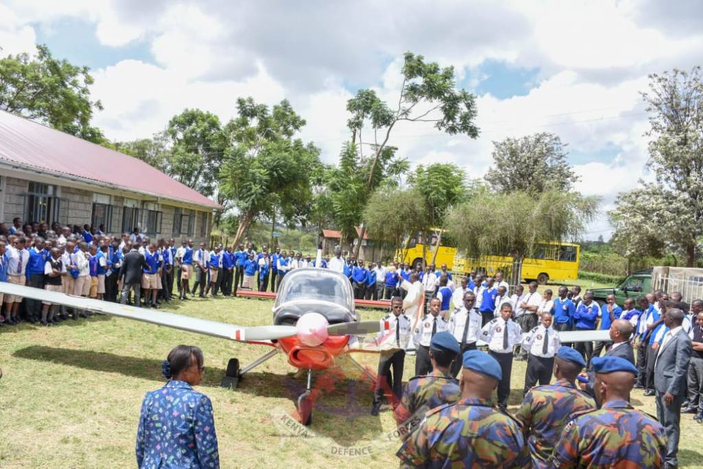 KDF Donates Bull Aircraft to Primary School [Photos]